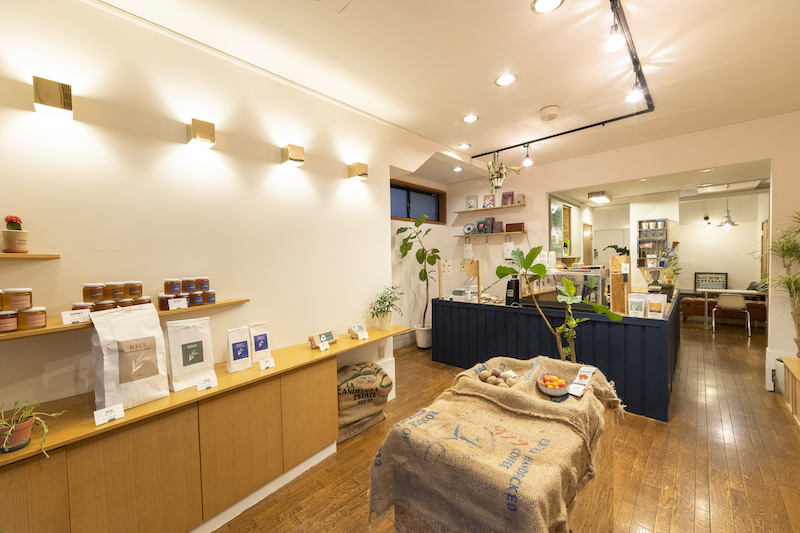 コーヒーと、ニワトリと、農作物と。「NIWATORI COFFEE」がつくる都市と地方・農業を結ぶ循環の拠点 ｜サステナブル・ブランド ...
